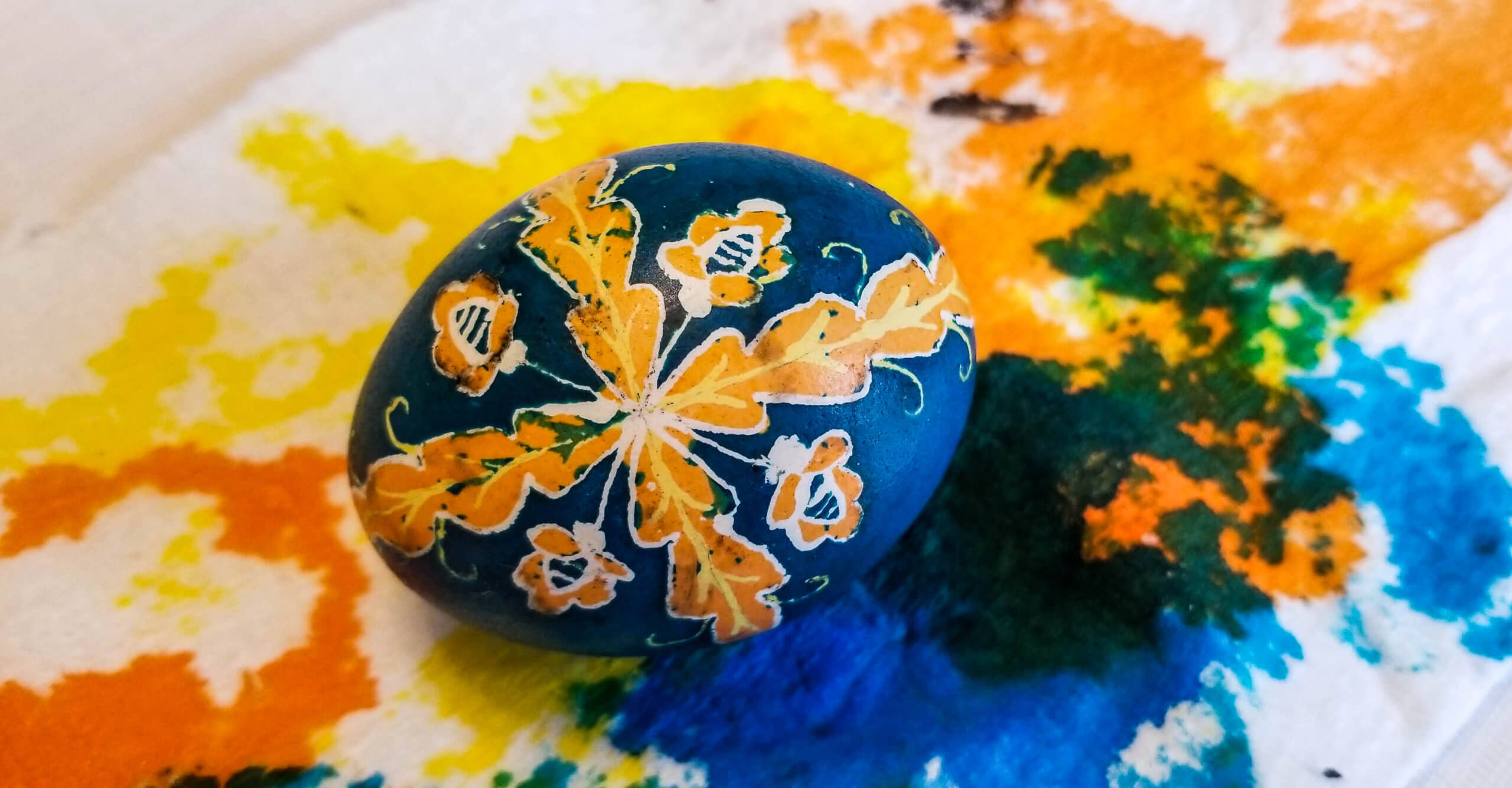 Decorating Ukrainian Easter Eggs - Explora Bookazine Decorating ...